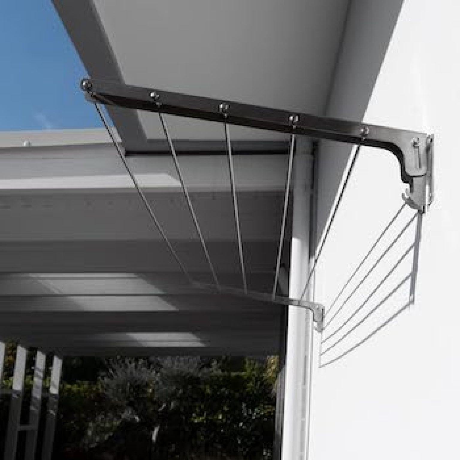 Etendoir mural pour l'extérieur : les meilleurs modèles en 2025